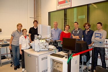 AMOLF opens new ultrafast cathodoluminescence microscope in ...